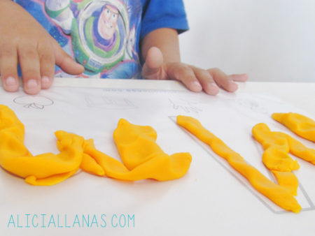 motricidad-fina-letras-plastilina | Alicia Llanas